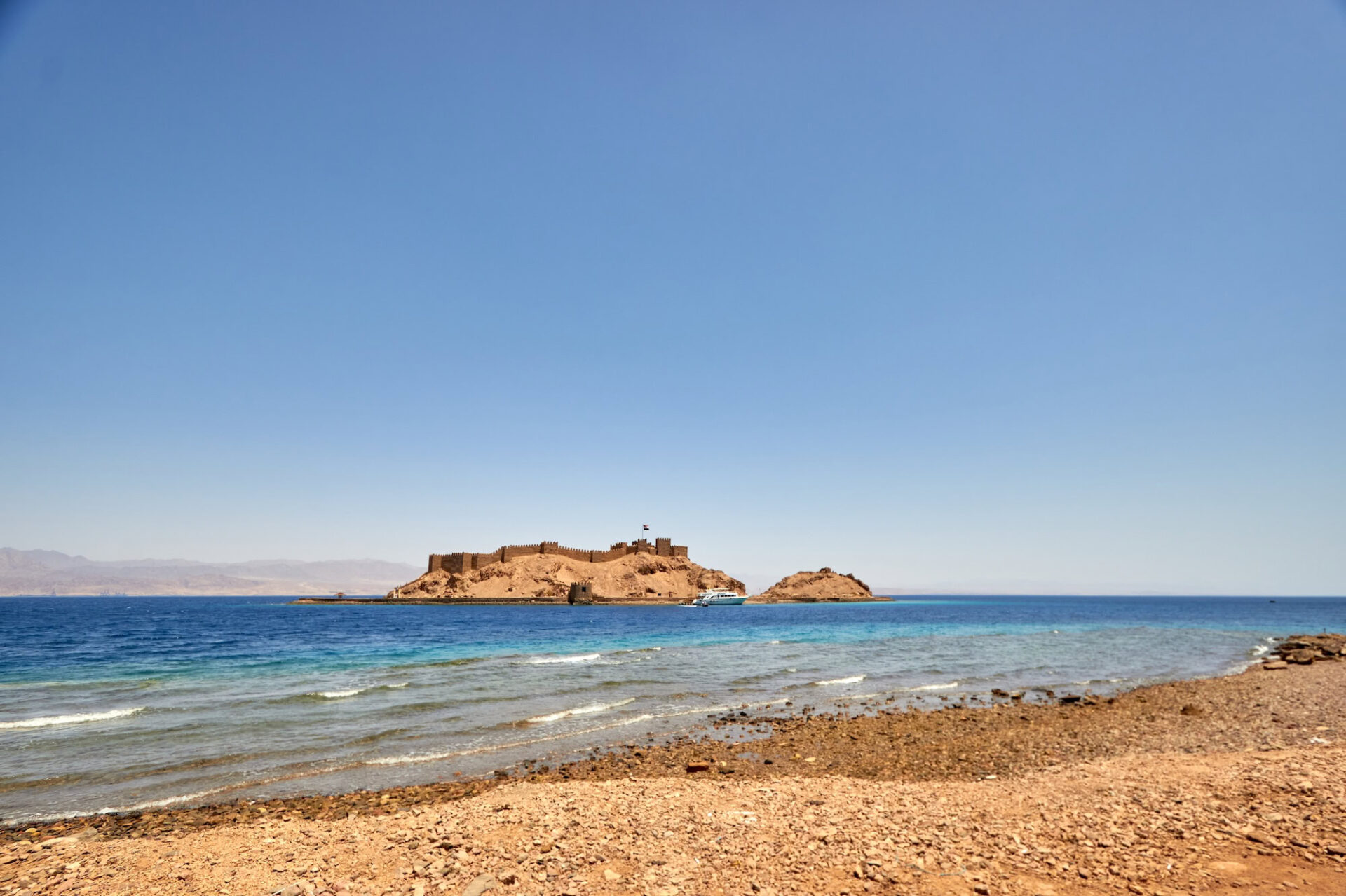 Pharaoh’s Island [Stunning Views and Amazing Diving]
